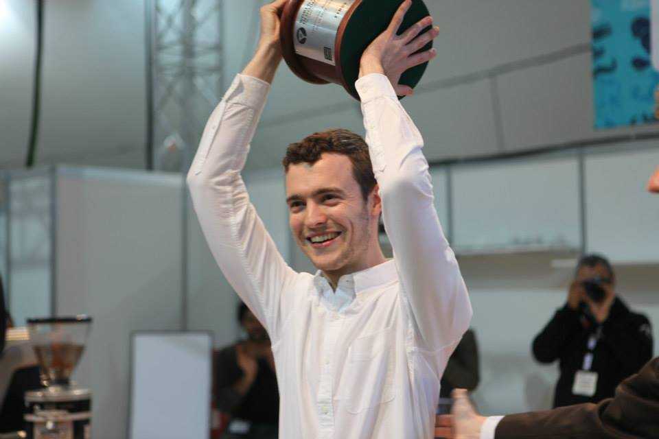 DALLA CORTE – The booth of the champions dressed in “Total Black ...