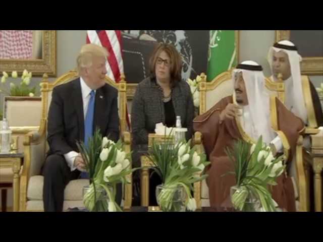 Watch: King Salman shows Trump Saudi coffee drinking etiquette