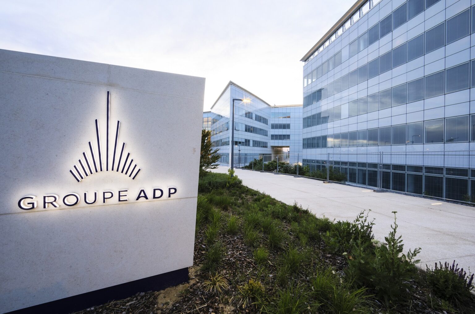 Groupe ADP, SSP to develop 100 food & beverage units at Paris airports